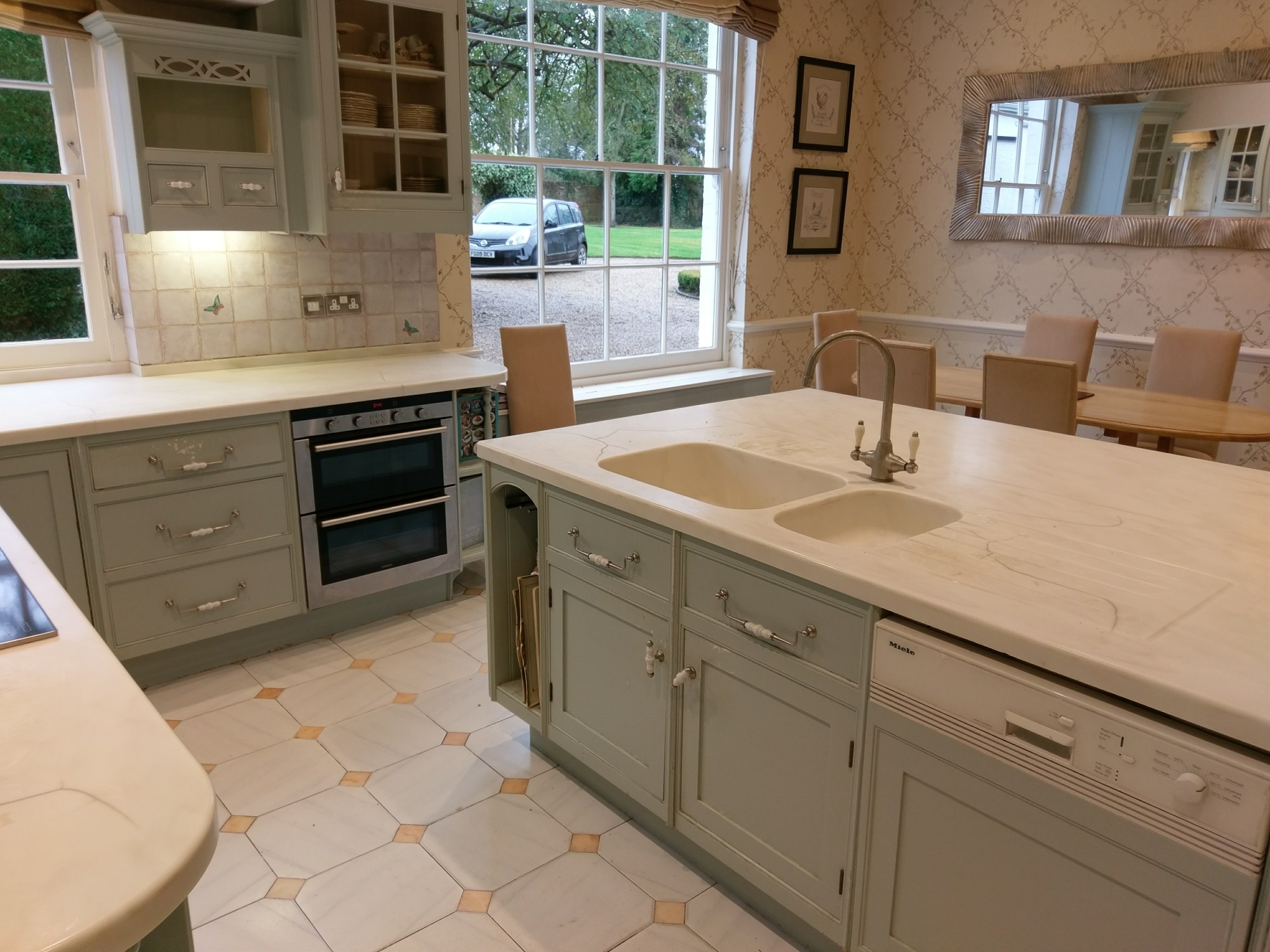 Used Smallbone Kitchen with Island | The Used Kitchen Company
