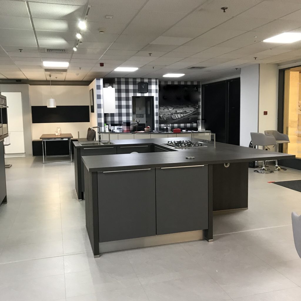 Ex Display Structura Gladstone Oak & Touch Slate Grey Nobilia Kitchen ...