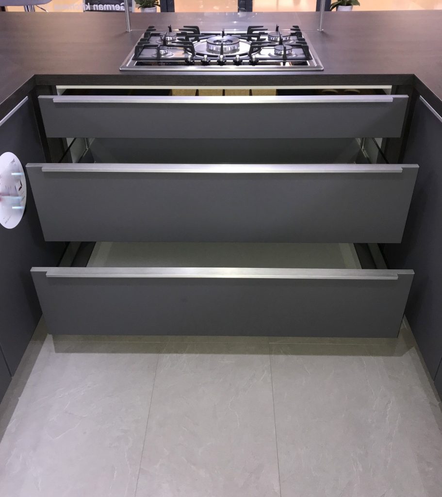 Ex Display Structura Gladstone Oak & Touch Slate Grey Nobilia Kitchen ...