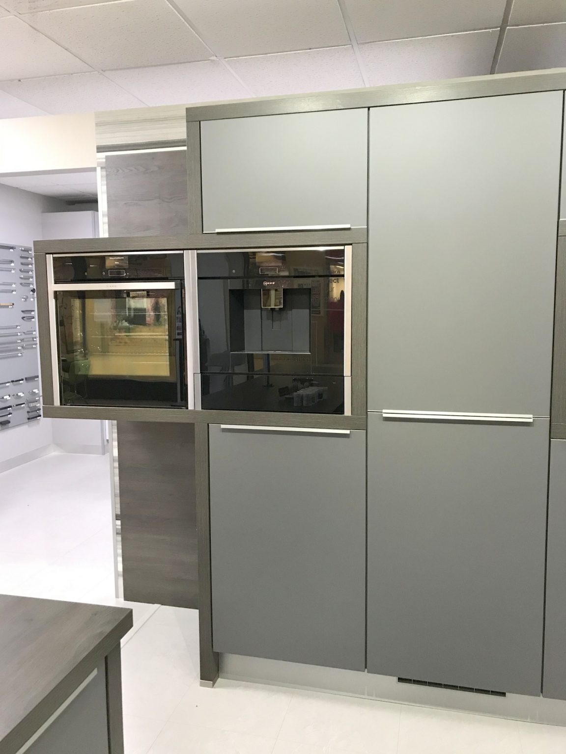 Ex Display Structura Gladstone Oak & Touch Slate Grey Nobilia Kitchen ...