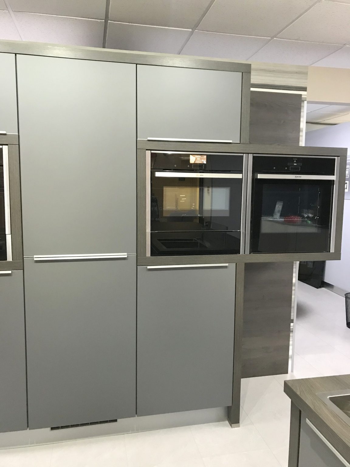 Ex Display Structura Gladstone Oak & Touch Slate Grey Nobilia Kitchen ...