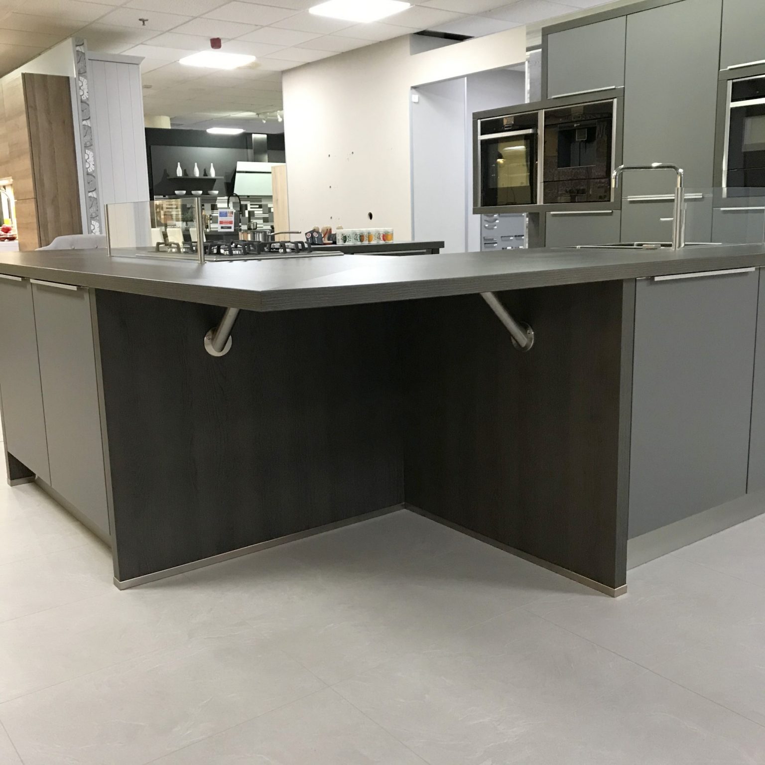 Ex Display Structura Gladstone Oak & Touch Slate Grey Nobilia Kitchen ...