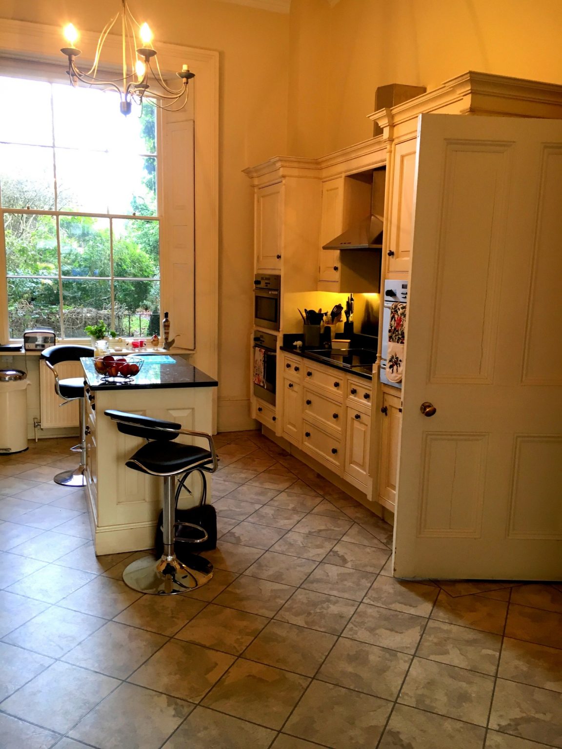 Smallbone Kitchen with Island | The Used Kitchen Company