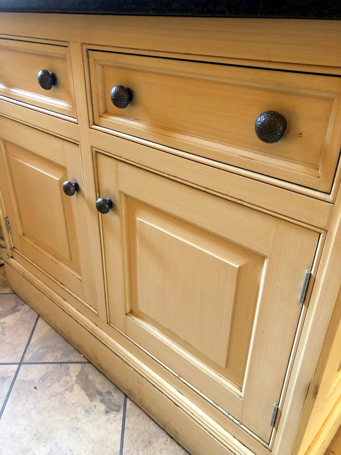 Smallbone Kitchen with Island | The Used Kitchen Company