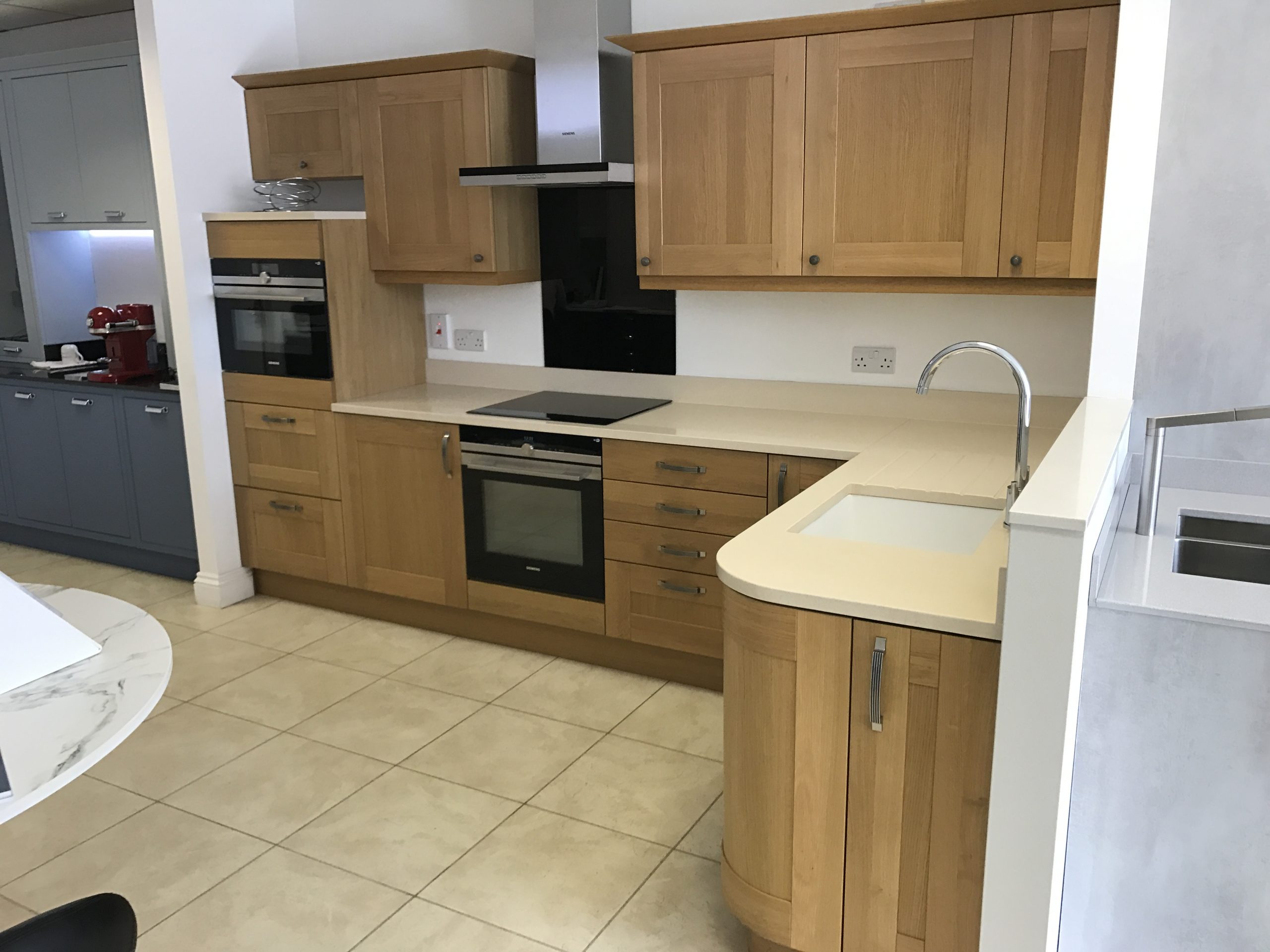 Ex Display Mereway Lincoln Natural Oak Kitchen with Quartz Worktops ...