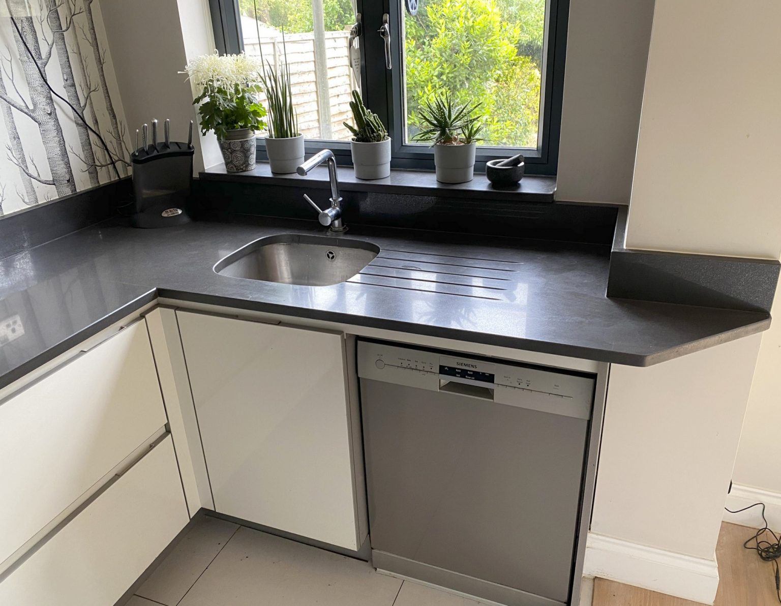 Kitchen With Island, Quartz Worktops | The Used Kitchen Company