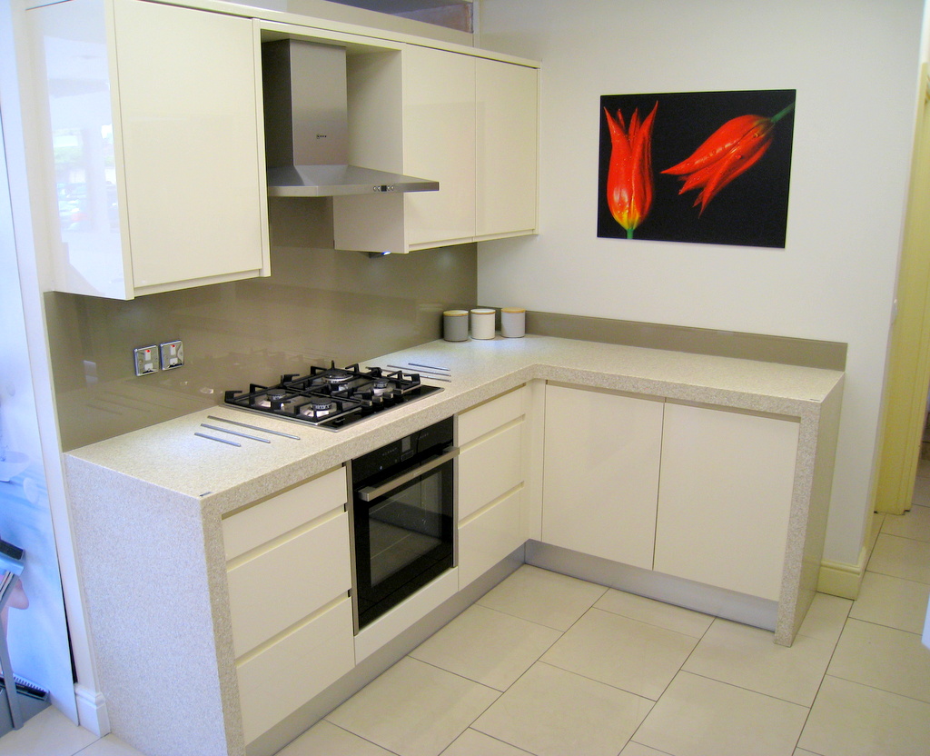 Ex Display Crown Pineto Oyster High Gloss Kitchen | The Used Kitchen ...