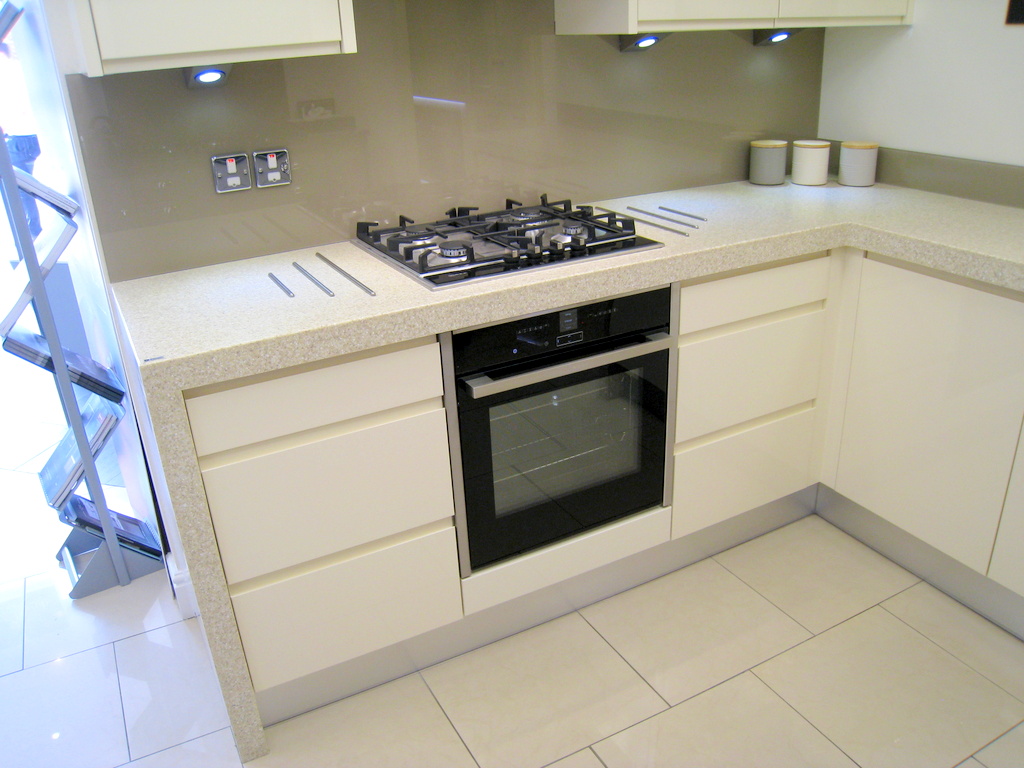 Ex Display Crown Pineto Oyster High Gloss Kitchen | The Used Kitchen ...