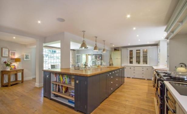 Large Neptune Kitchen | The Used Kitchen Company