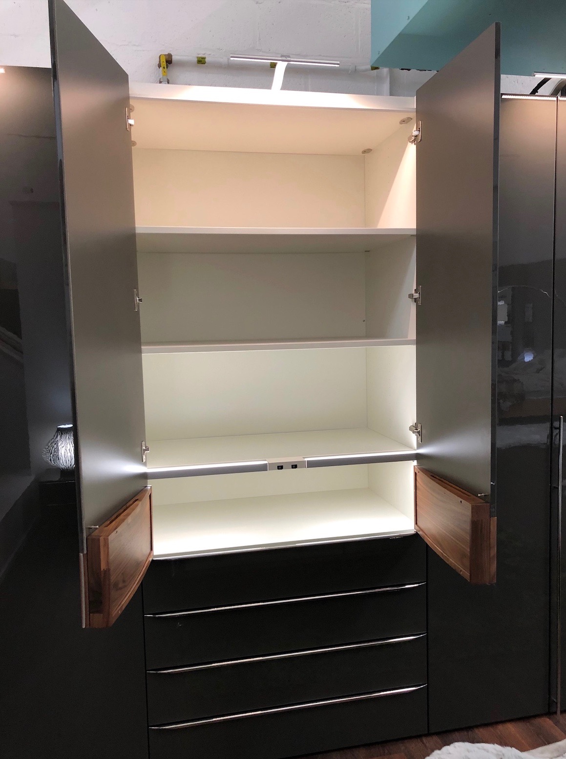 Ex-display HULSTA metis plus wardrobe | The Used Kitchen Company