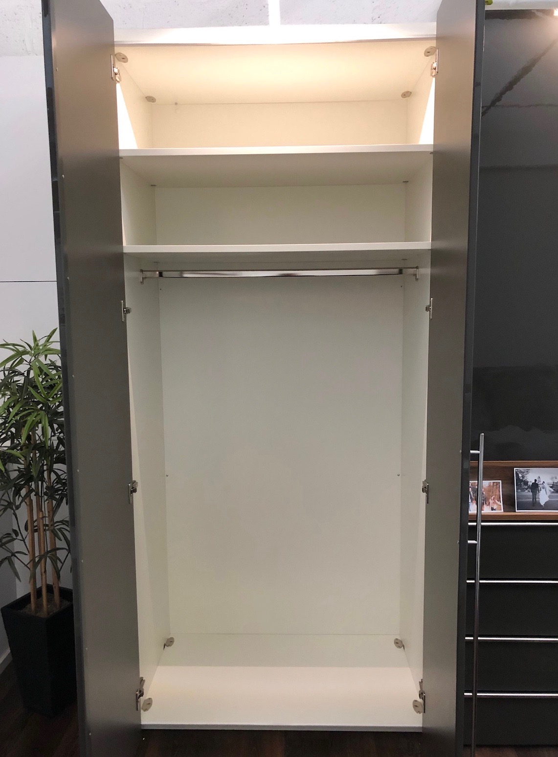 Ex-display HULSTA metis plus wardrobe | The Used Kitchen Company