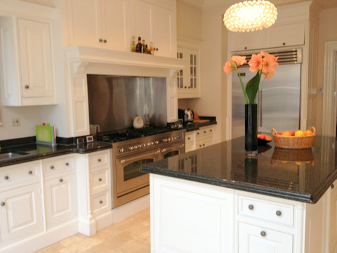 Approx 7yr Old Smallbone Kitchen, Island, Worktops and Appliances
