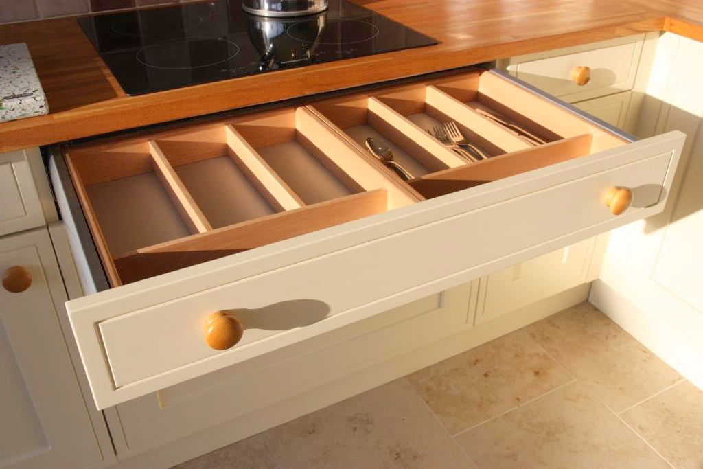 Ex Display Buttermilk Chippendale Kitchen with Oak Worktops and Some ...