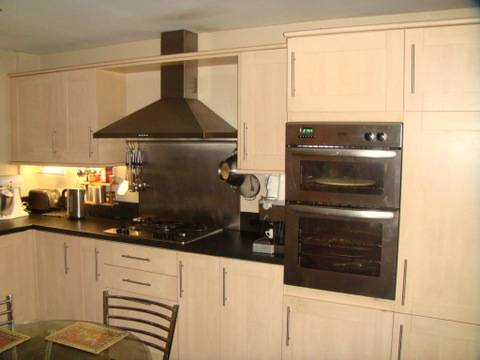 Approx 6yr Old Howdens Kitchen with Appliances