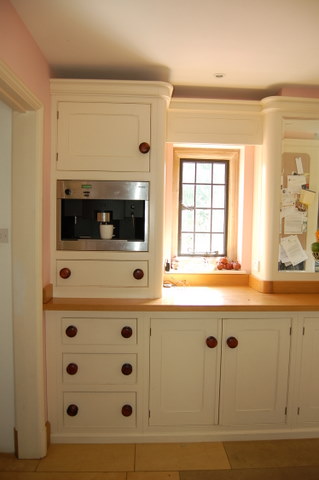 Approx 7 yr old Mark Wilkinson Cooks Kitchen, granite worktops, island ...