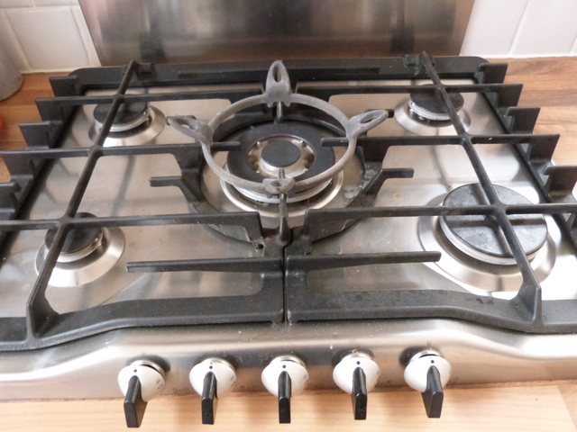 Approx 6yr Old Wickes Kitchen, Worktops and Appliances