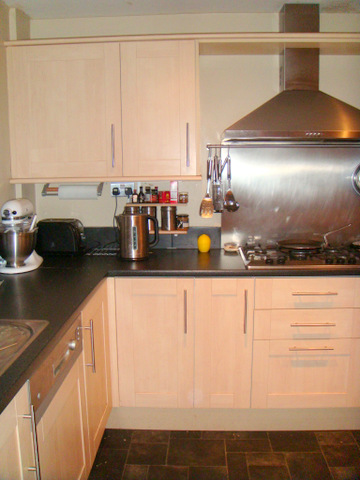 Approx 6yr Old Howdens Kitchen with Appliances