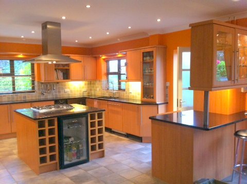 Approx 9yr Old Chippendale Kitchen, Granite Worktops and Appliances