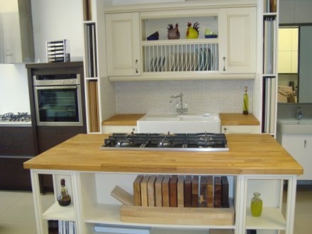 Ex-Display PWS Ivory Kitchen with Solid Beech Worktops and Some Appliances