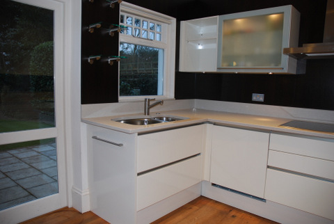 Approx 8yr Old White Gloss Hacker Kitchen, Worktops and Appliances