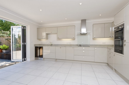 Brand New But Installed Howdens Kitchen, Granite Worktops and Appliances