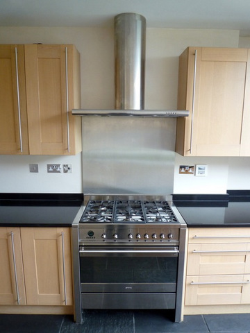 Approx 7yr old PWS Kitchen, Granite Worktops and Appliances