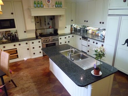 Approx 14yr Old Mark Wilkinson Cooks Kitchen, Island, Granite Worktops ...
