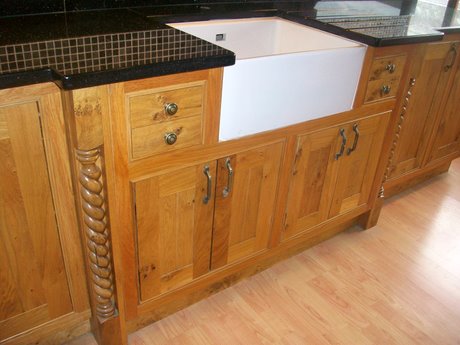 Ex display Hand Crafted Solid Pippy Oak Kitchen With Granite Worktops