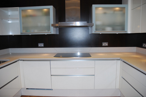 Approx 8yr Old White Gloss Hacker Kitchen, Worktops and Appliances