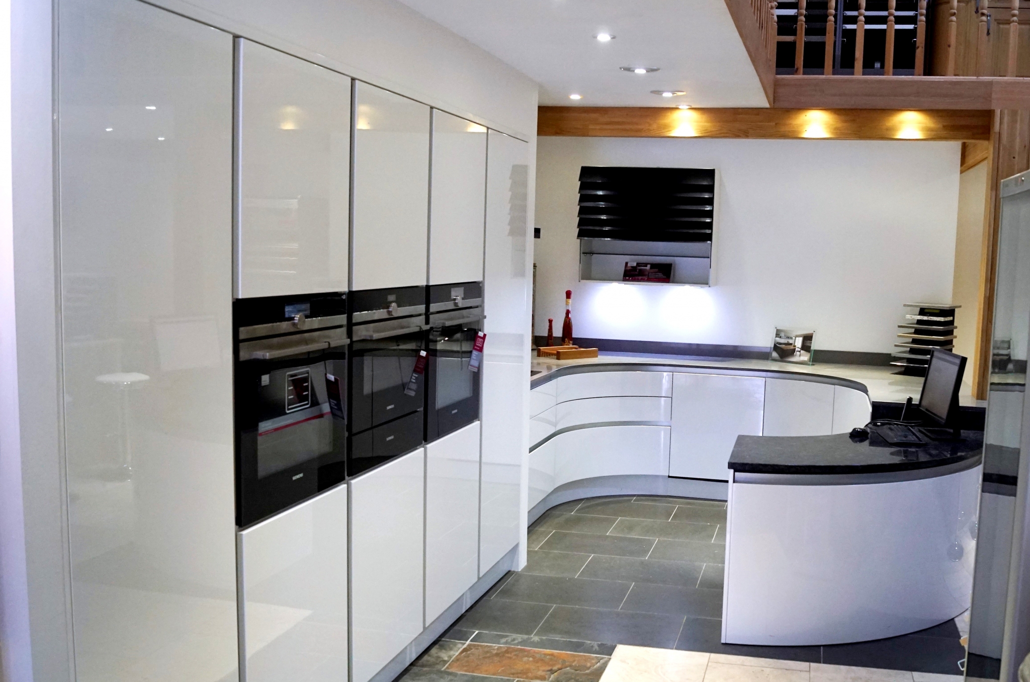 Ex Display Second Nature Tomba Kitchen with Quartz Worktops - The Used ...