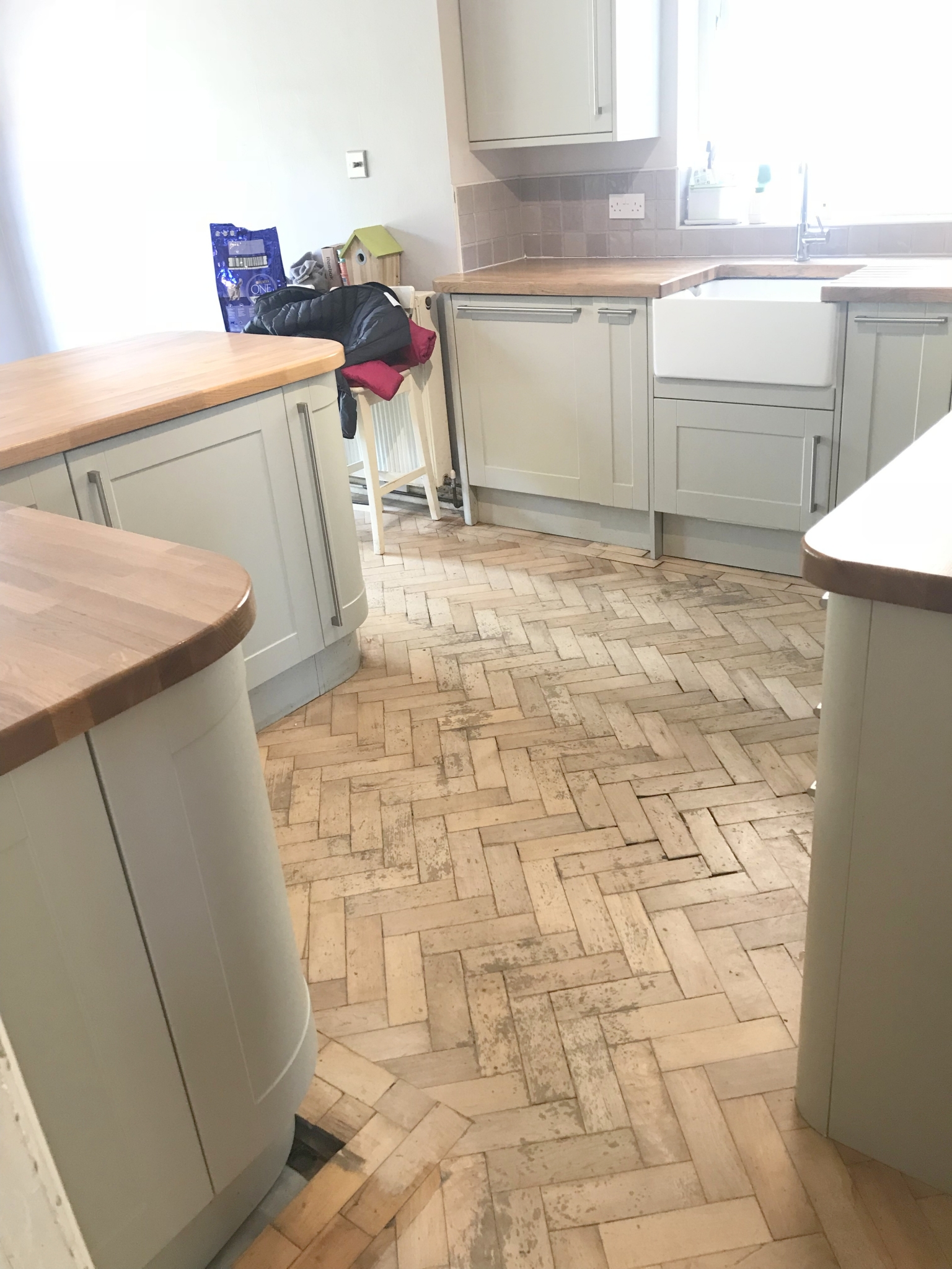 Howdens Kitchen with Butler Sink | The Used Kitchen Company