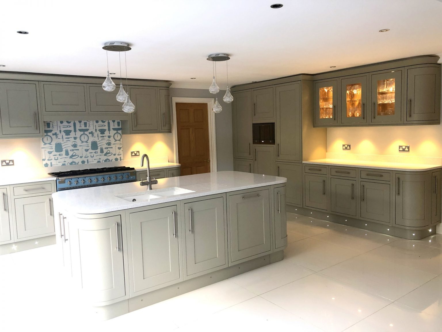 Painted Kitchen with Stone Worktops | The Used Kitchen Company