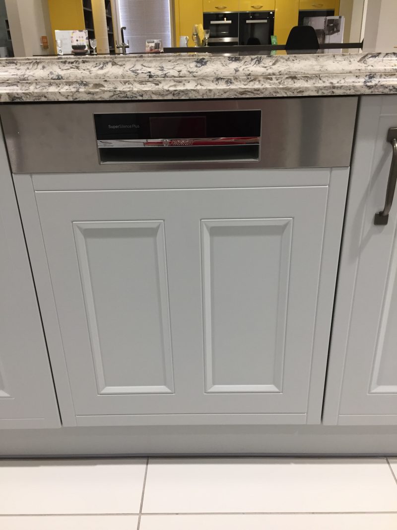 Ex Display Wren Kitchen with Island | The Used Kitchen Company