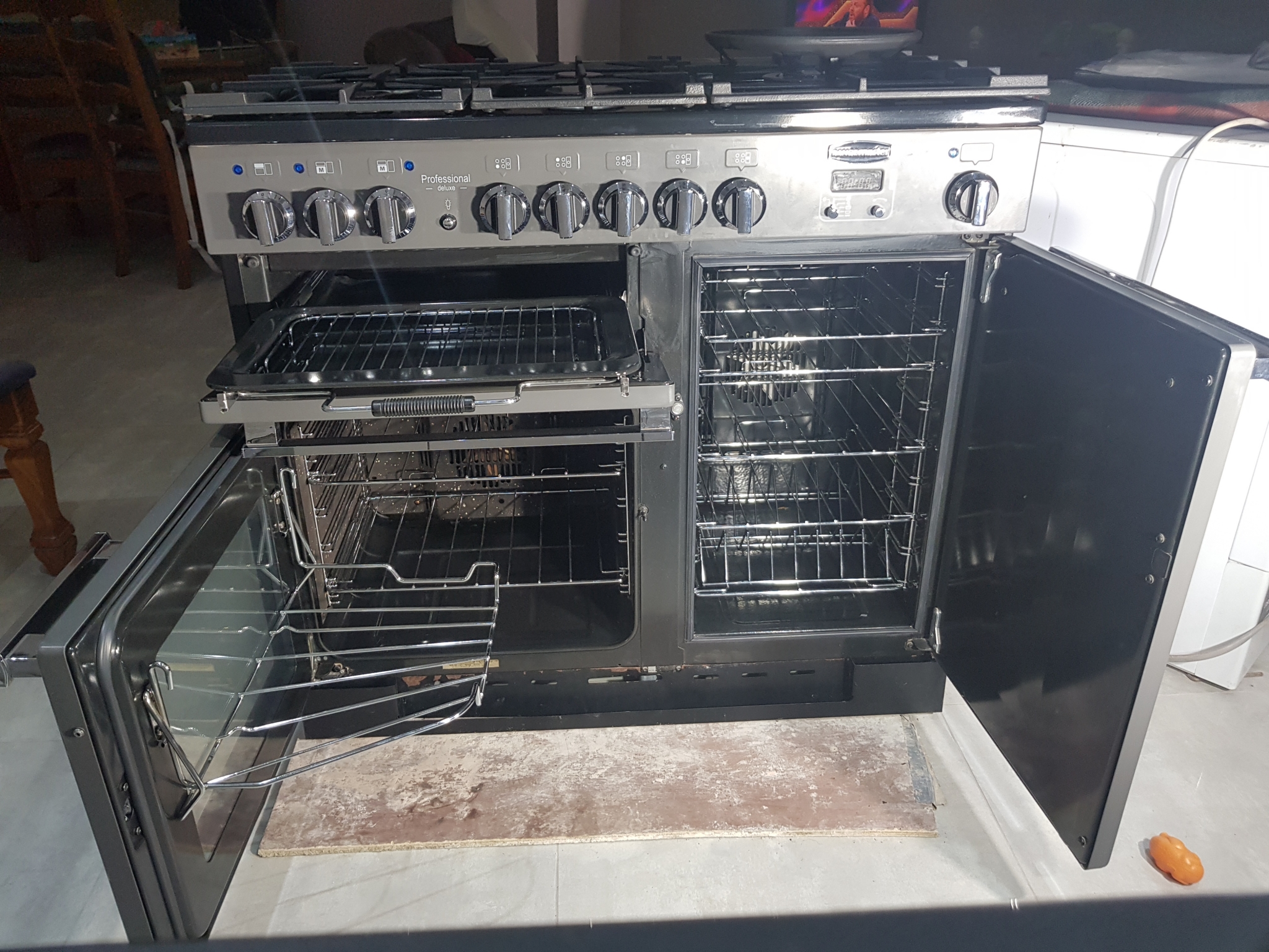 Rangemaster Pro Delux Duel Fuel Cooker with Hood and Splashback.