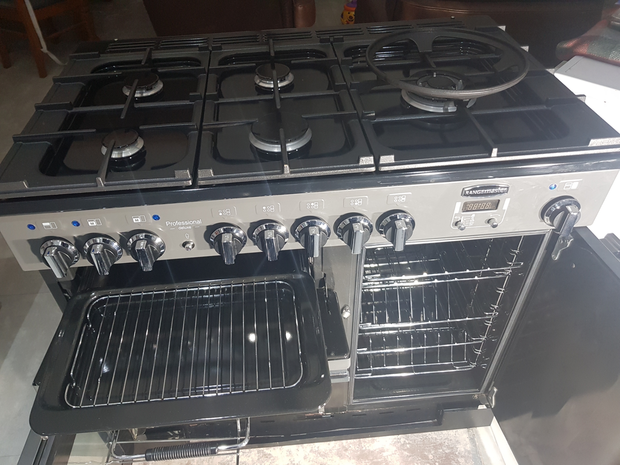 Rangemaster Pro Delux Duel Fuel Cooker with Hood and Splashback.