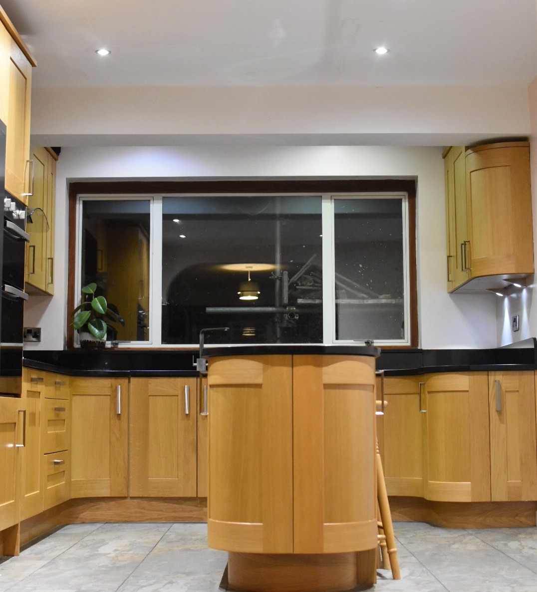 Used Kitchen with Island} The Used Kitchen Company