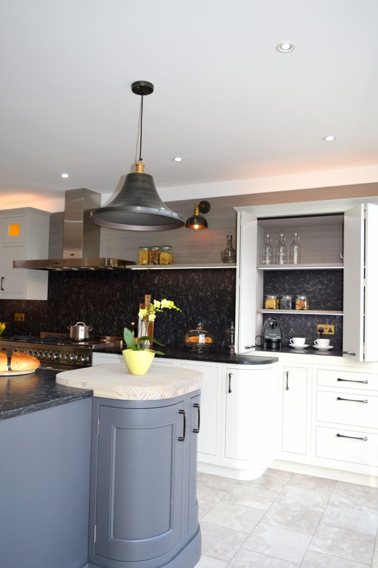 Ex Display In-Frame Shaker Kitchen | The Used Kitchen Company