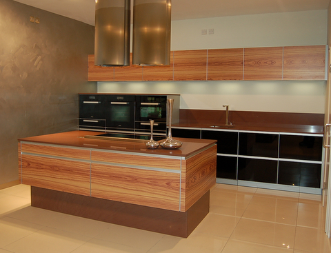 Ex-display Alno ArtPro Black and Magnolia Glass kitchen with Silestone ...